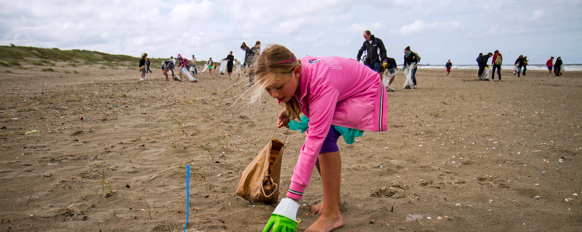 Beach Clean-up Tour: making the whole North Sea coast clean! | Stayokay