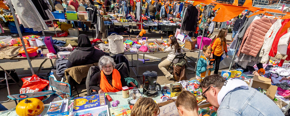 👑 5 tips for King's Day in The Netherlands | Stayokay