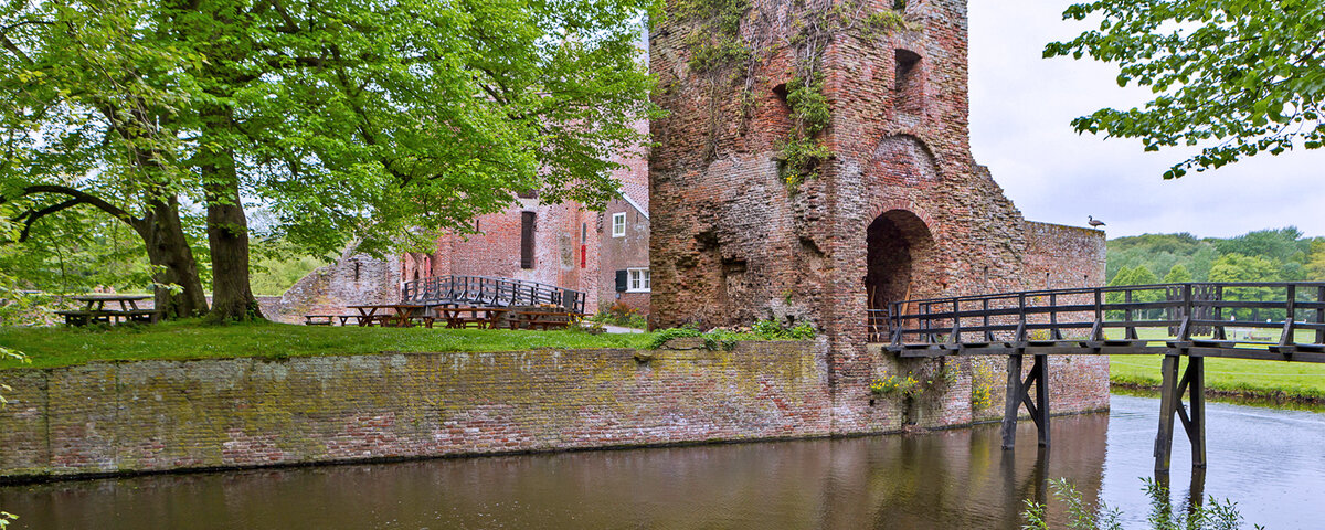Machtige middeleeuwse ruïne @ Haarlem | Stayokay