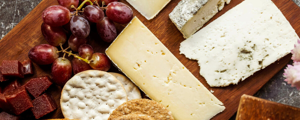 Cheese bar: Heaven for cheese lovers | Stayokay | Stayokay